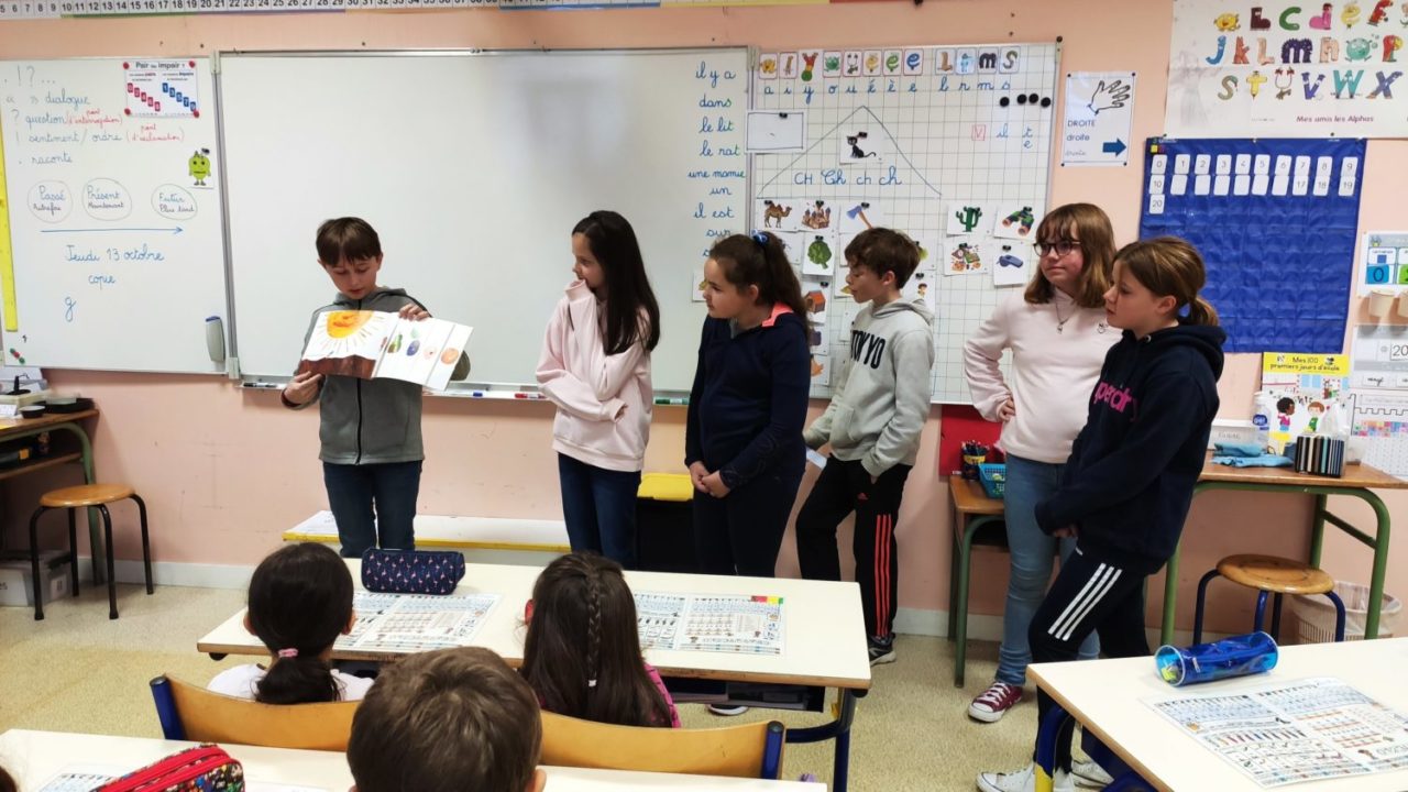 Lecture en anglais par des élèves de 6ème en classe de CP-CE1A | Ecole ...